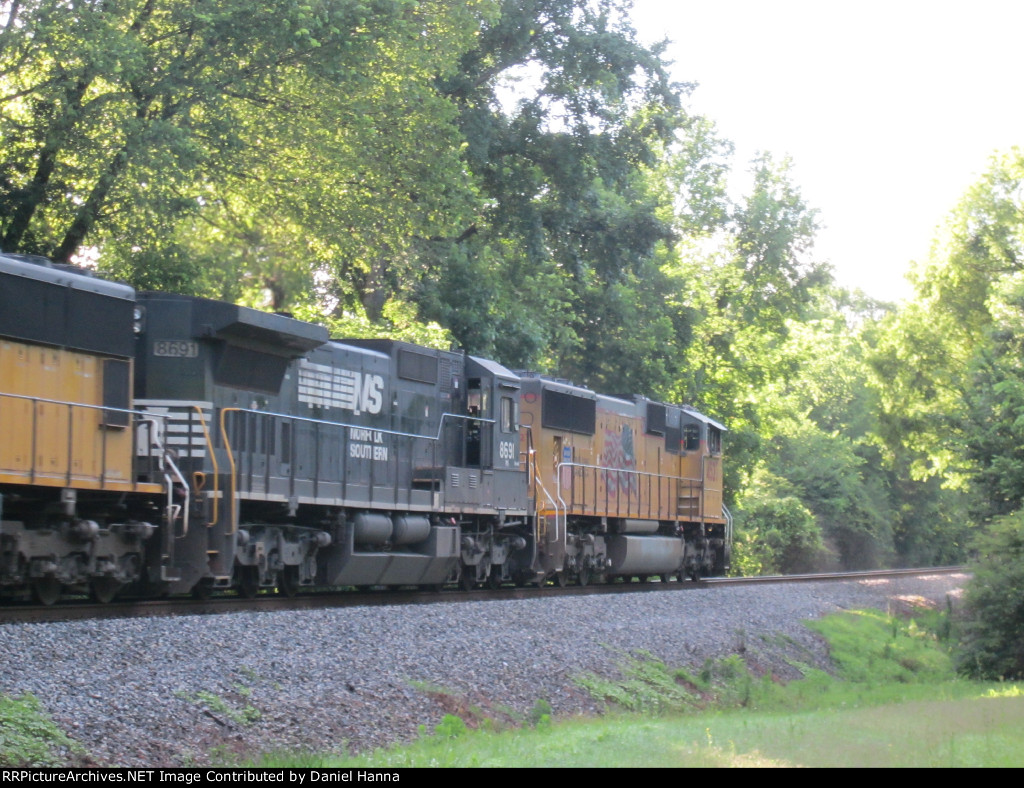 UP 4527 has a 45MPH speed restriction here